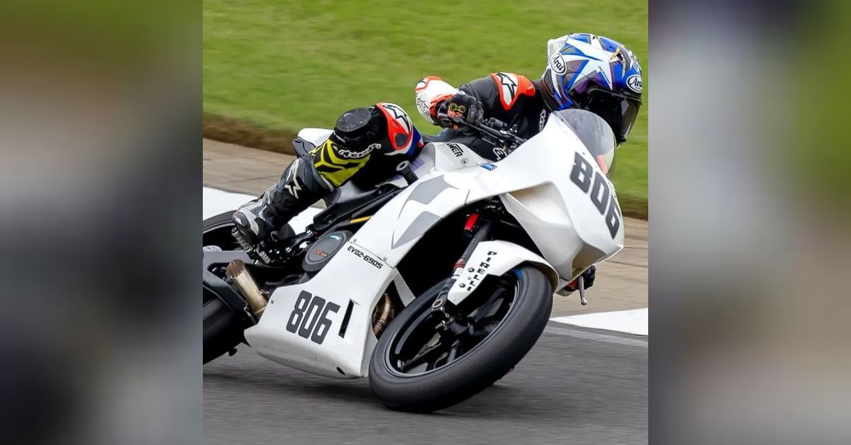 Kramer EVO2-690S + Neil Spalding with Neale Bayly | Motos and Friends ...