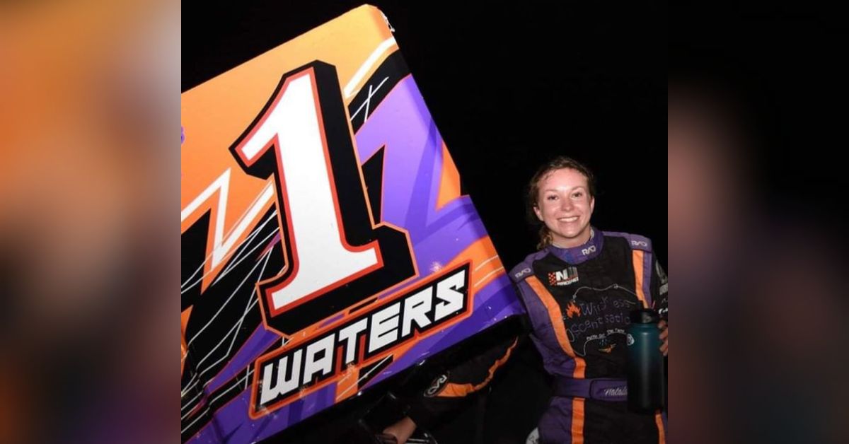 The girl of the asphalt 410 sprint car group: Natalie ”NatAttack” Waters | Velocity Femme