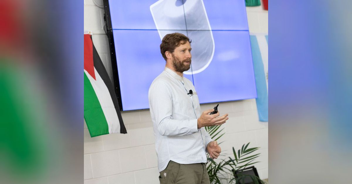 Co-Founder and CEO at Who Gives A Crap - Simon Griffiths | Beyond UWA