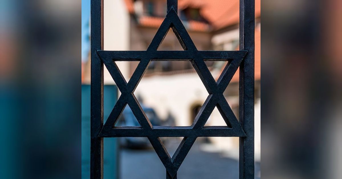 The Gate of Humility | Emuna Beams