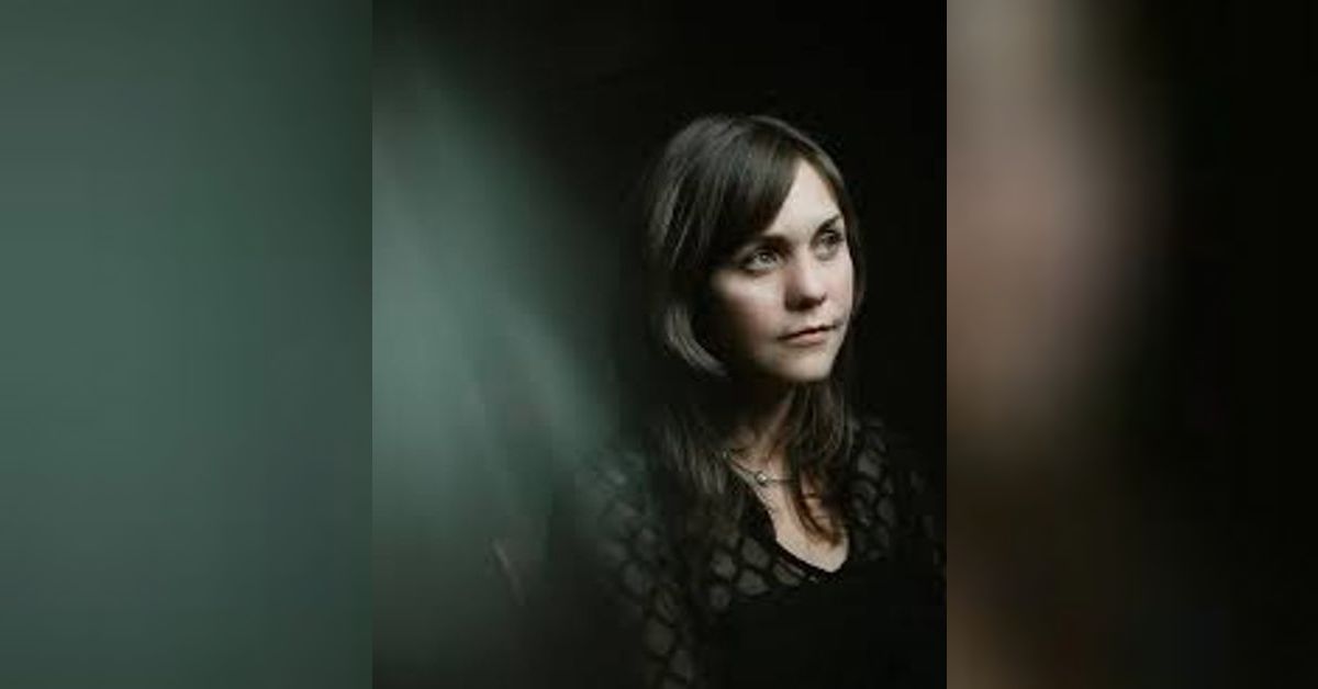 Poema S9 017 | Amanda Held Opelt on Grief, The Two World Wars & Queen ...