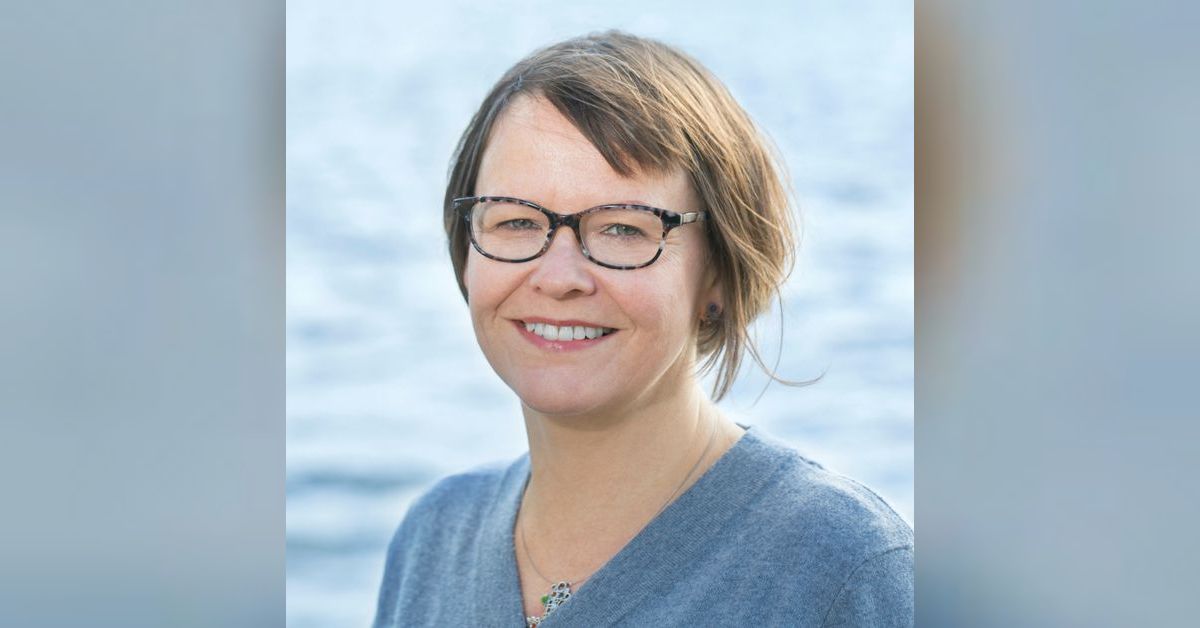 Episode 94 - Alice Farnham | a mic on the podium