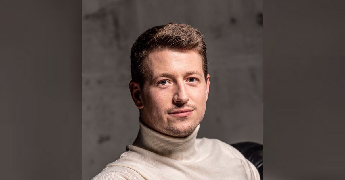 Episode 135 - Duncan Ward | a mic on the podium