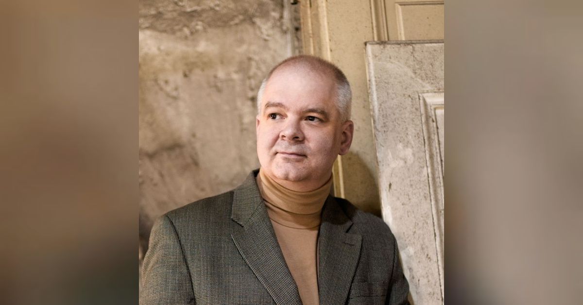 Episode 126 - Mark Stringer | a mic on the podium