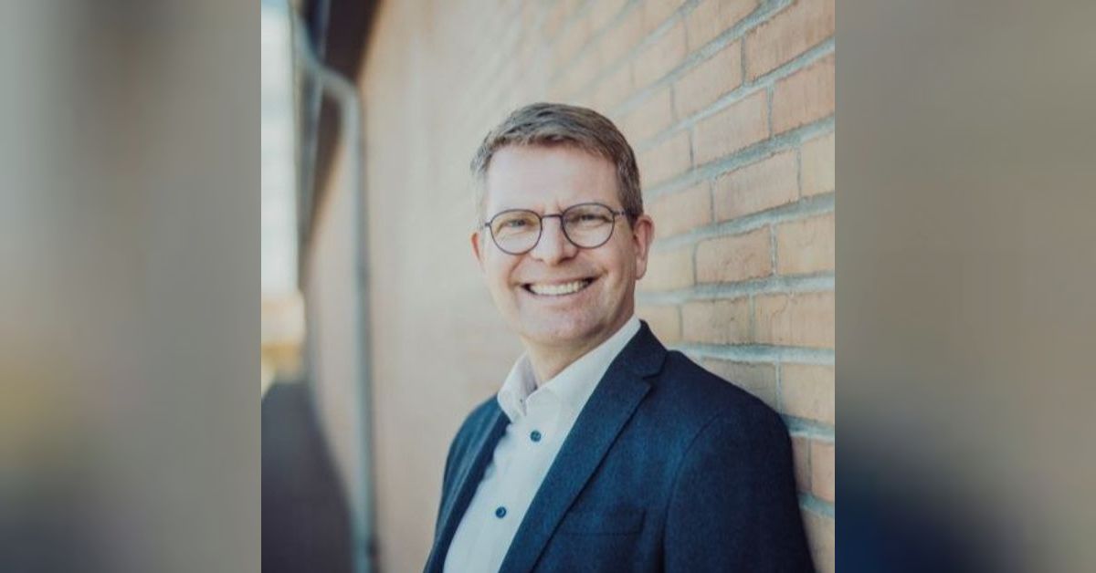 Rema 1000 stormer frem i Danmark og topchefen Henrik Burkal har et bud på hvorfor | Ledelse med ...